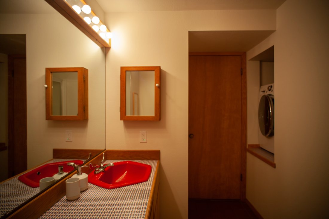 Mercer-Island-AirBnB-Bathroom - HARRISON architects