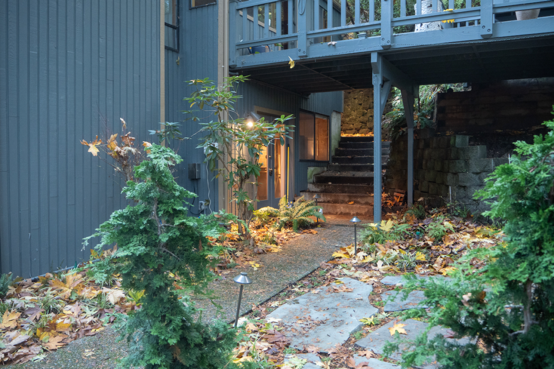 Mercer-Island-AirBnB-Entry-Exterior - HARRISON architects